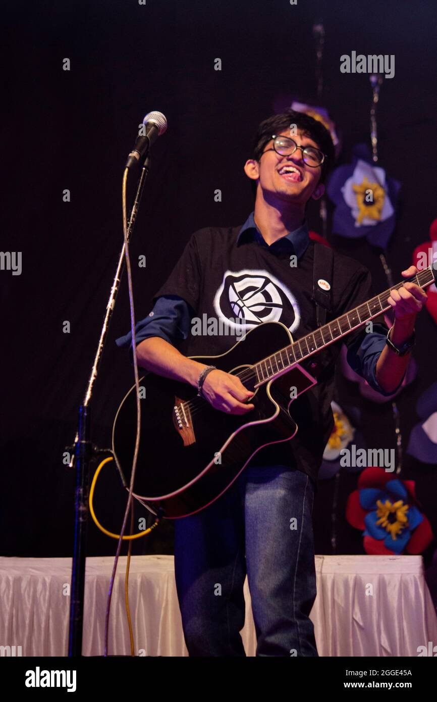 20th Feb 2017, India. Guy on an electric guitar singing Stock Photo - Alamy