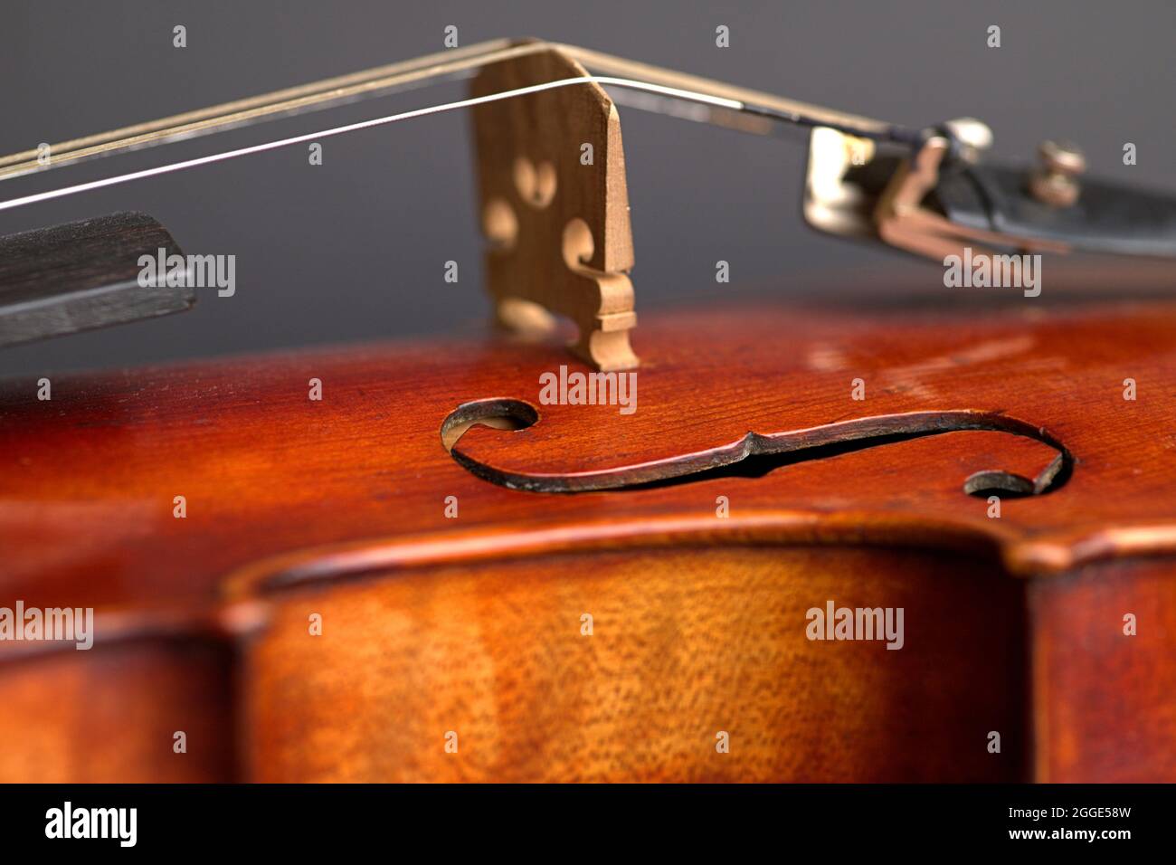 Deutschland. 31st July, 2021. An old violin with slight scratches and ...