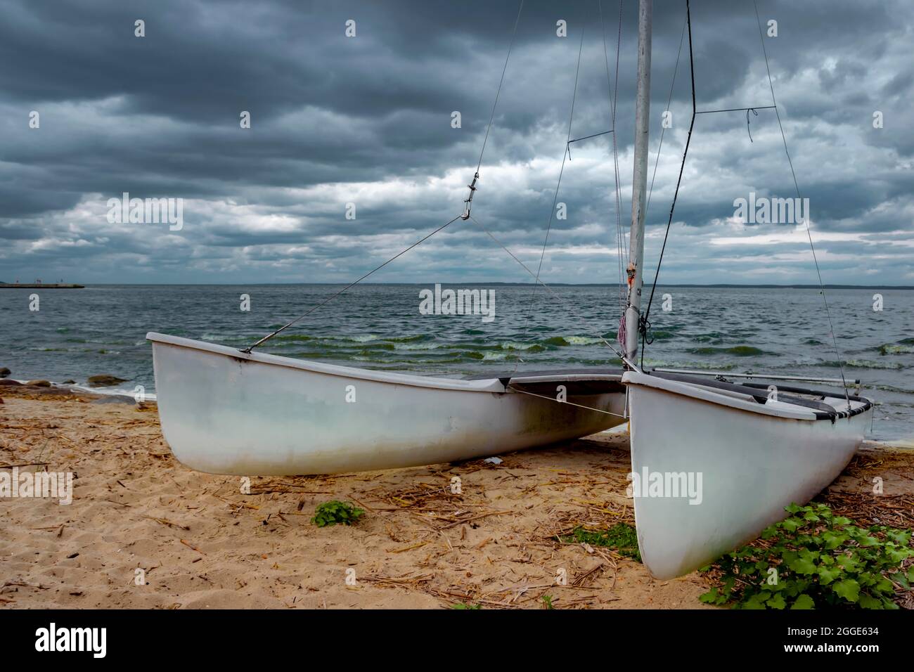 Catamaran white hi-res stock photography and images - Alamy