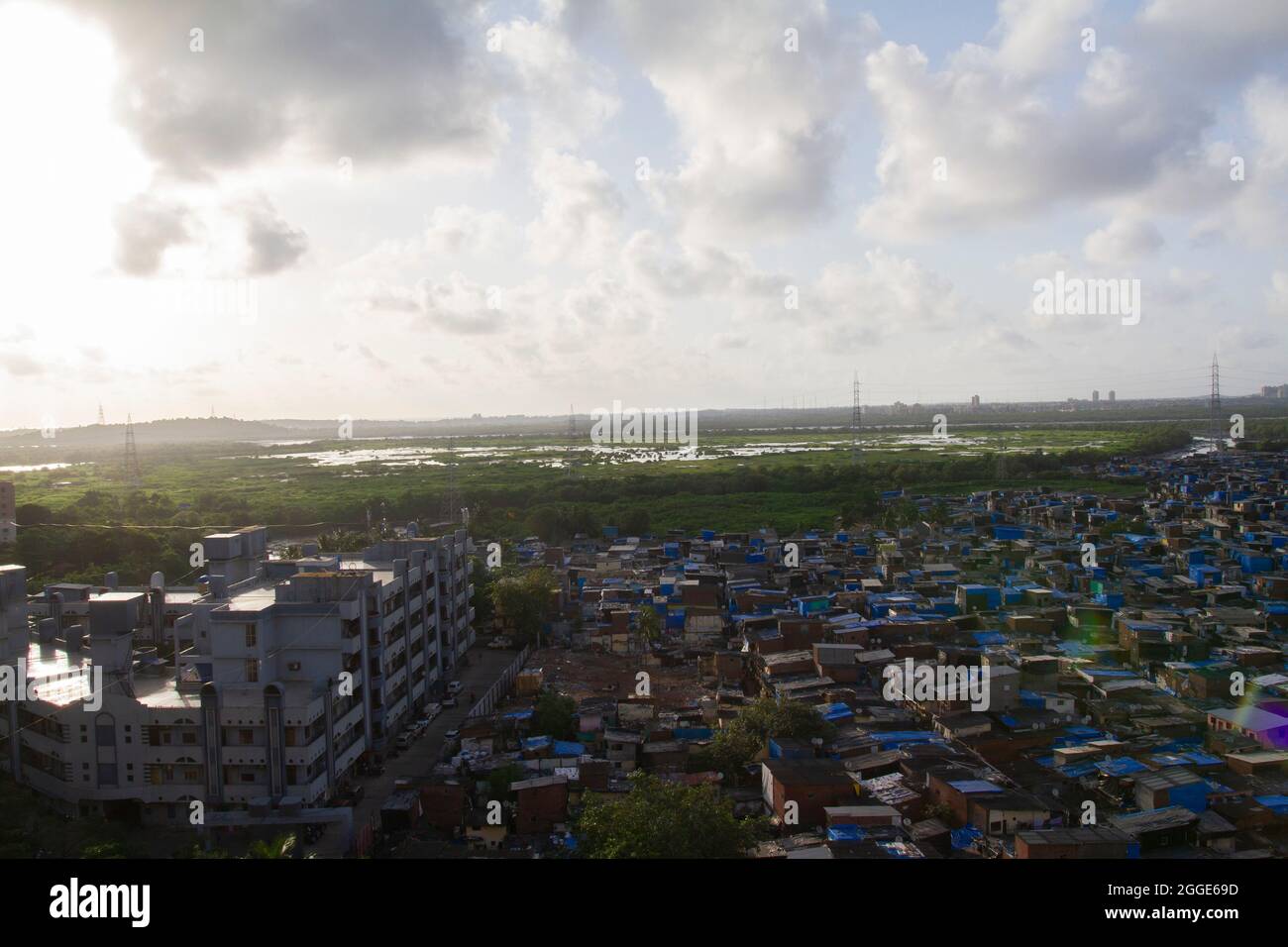 Mumbai slums aerial hi-res stock photography and images - Alamy