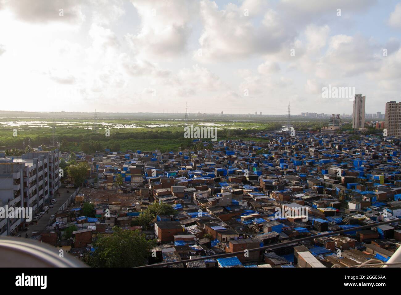 Indian slums hi-res stock photography and images - Alamy
