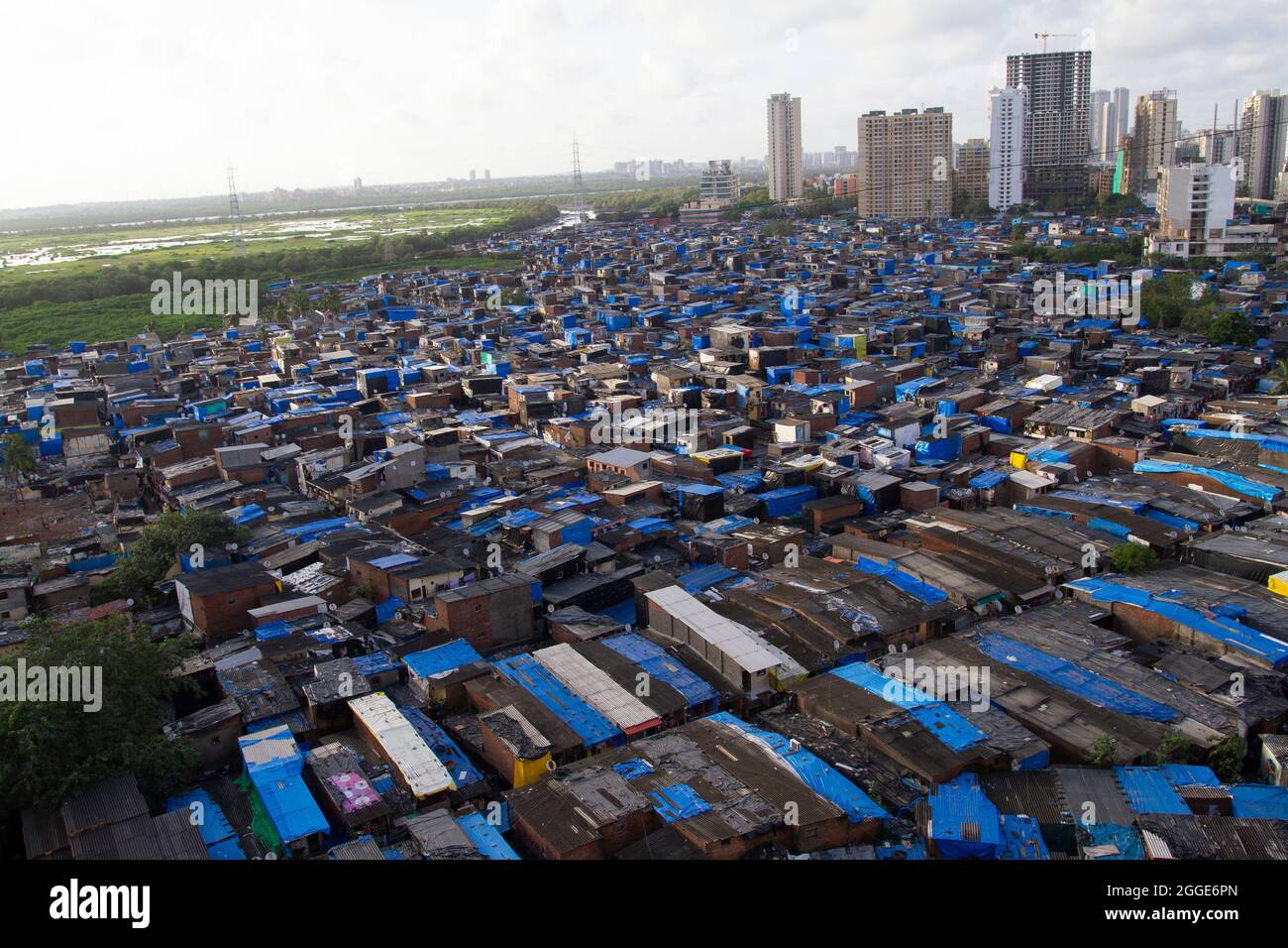 Mumbai slums aerial hi-res stock photography and images - Alamy