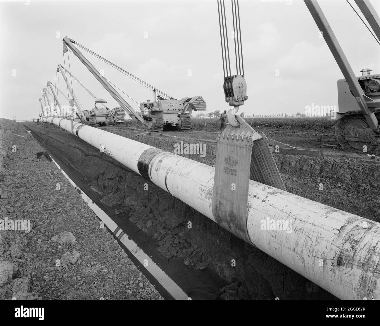 Pipelayers Black and White Stock Photos & Images - Alamy