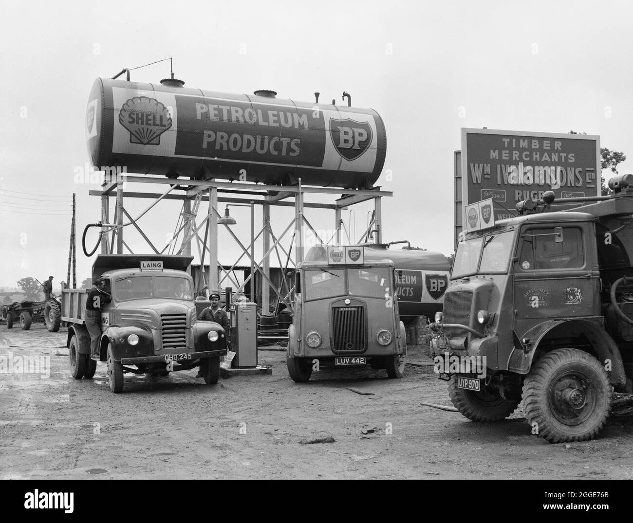 Shell logo petrol company Black and White Stock Photos & Images - Alamy