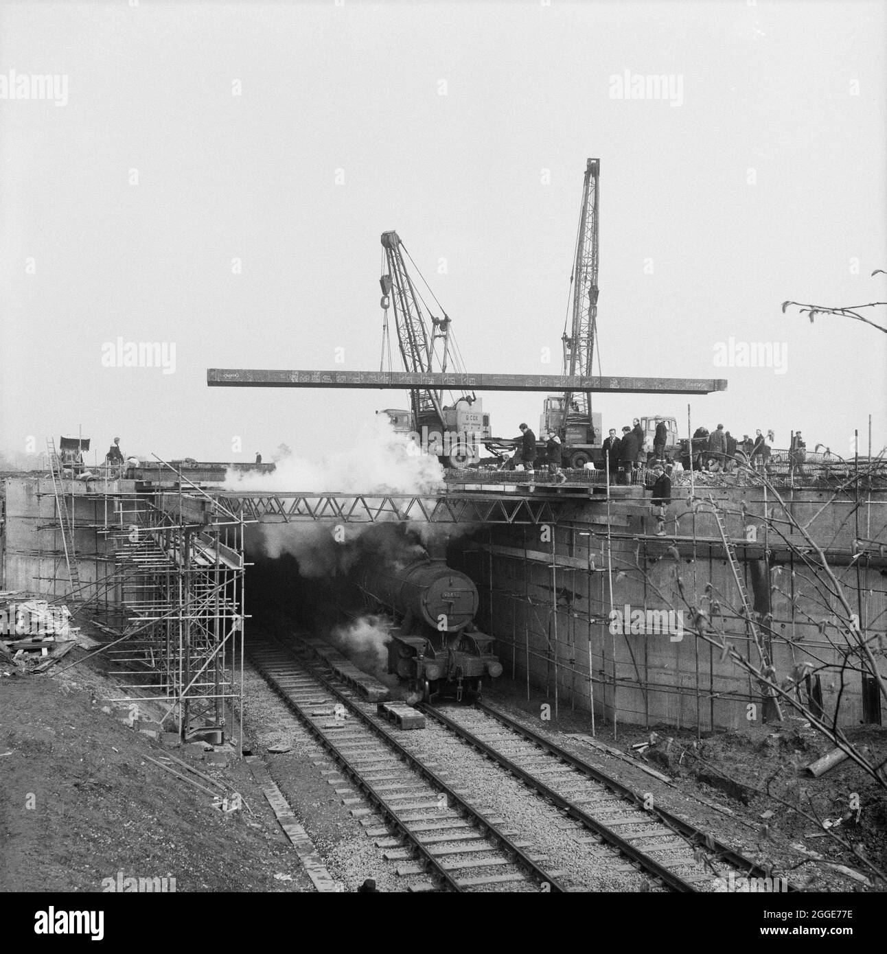 Girders 1961 hi-res stock photography and images - Alamy