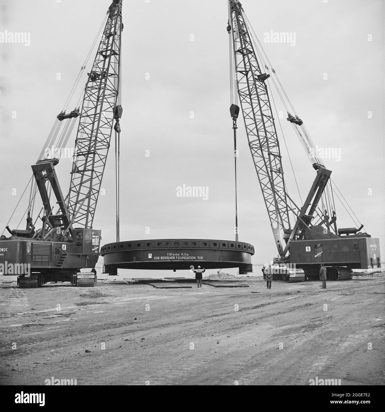 Offshore cranes Black and White Stock Photos & Images - Alamy