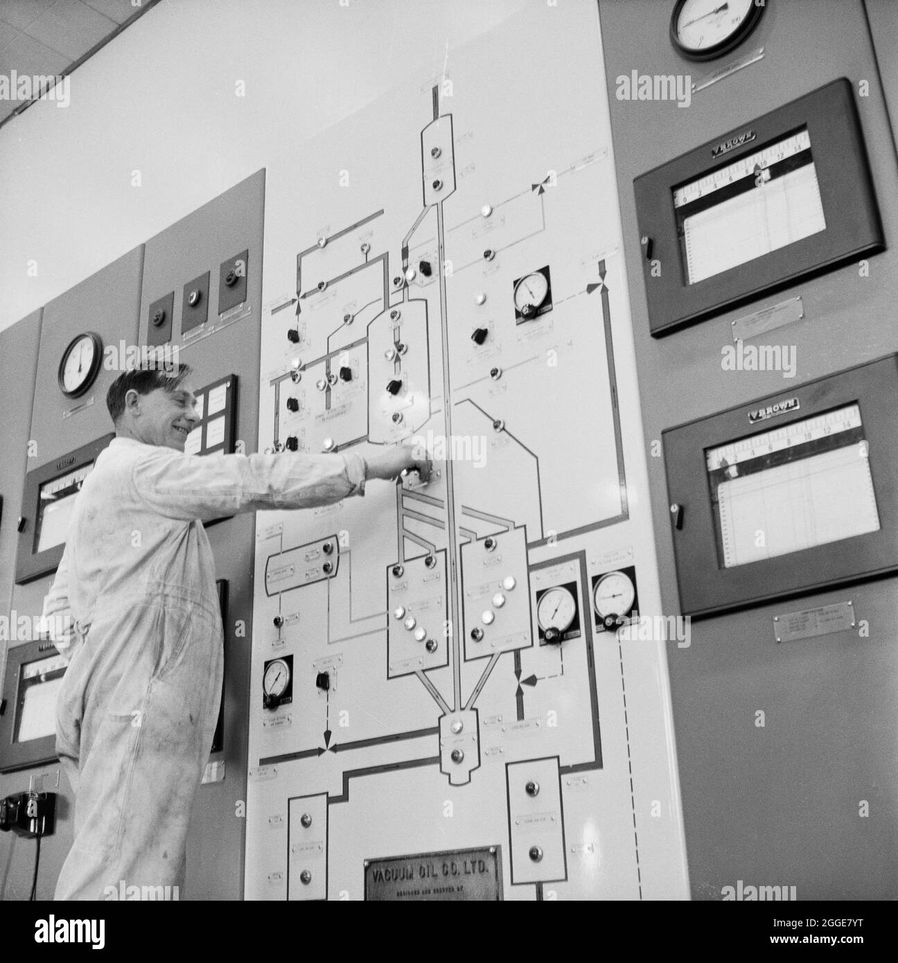 Oil refinery control room hi-res stock photography and images - Alamy