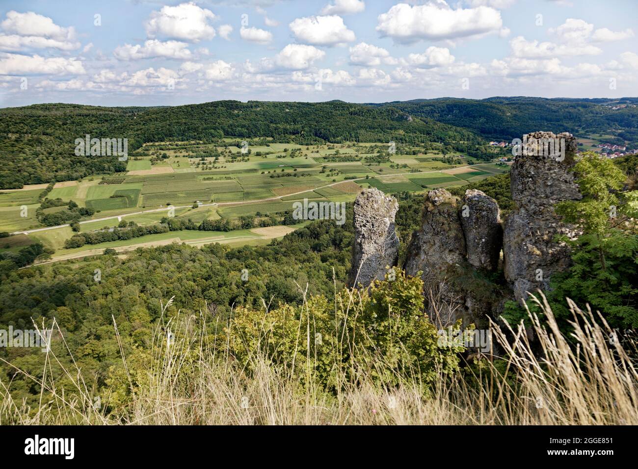 View from the northern peak Walberla 513, 9m, into Ehrenbachtal ...
