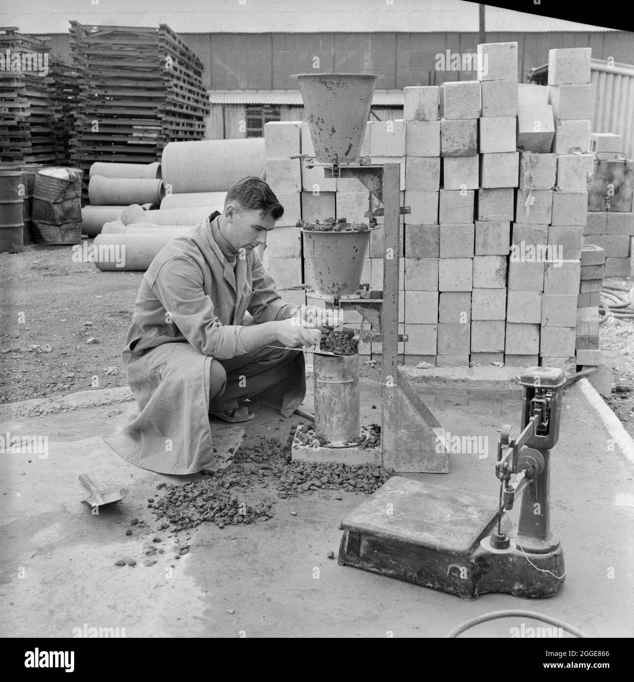 1950s lab technician hi-res stock photography and images - Alamy