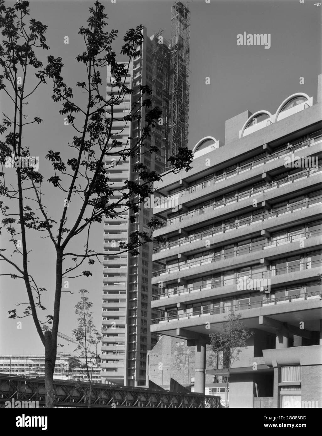1960s tower block black and white hi-res stock photography and images ...