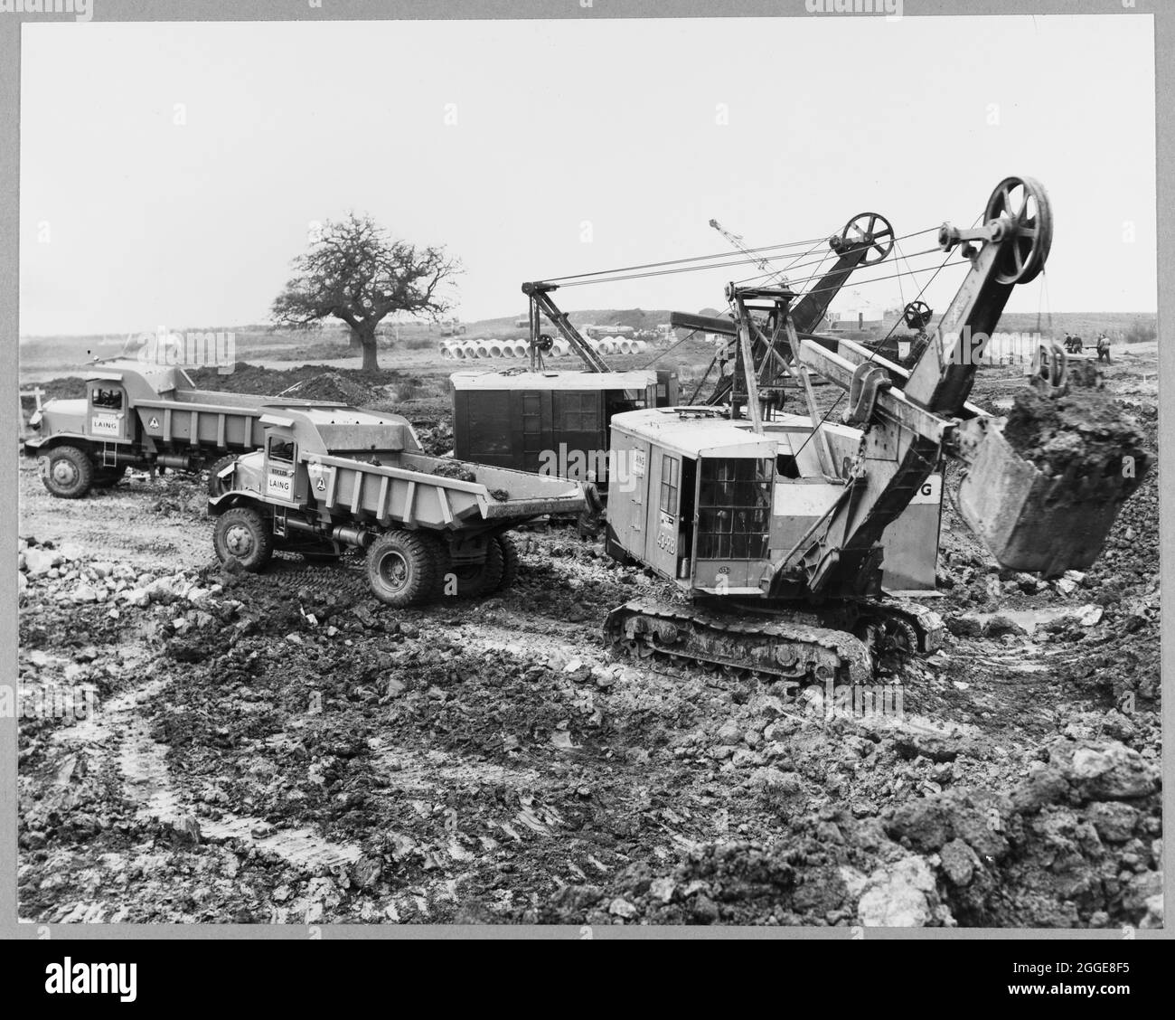 1950s construction worker britain hi-res stock photography and images ...