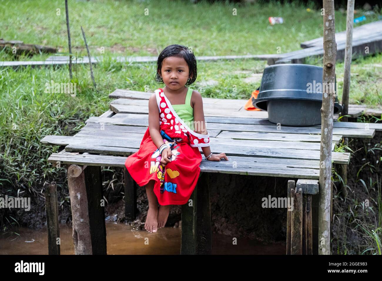 Girls in the jungle village, Tanjung Puting National Park, Central ...