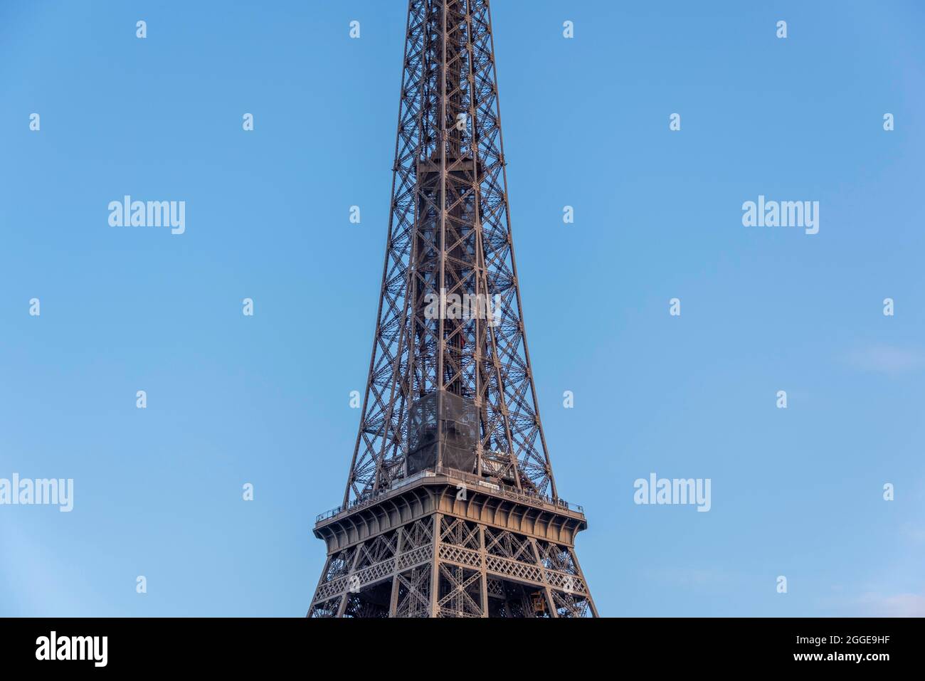 Middle part eiffel tower hi-res stock photography and images - Alamy