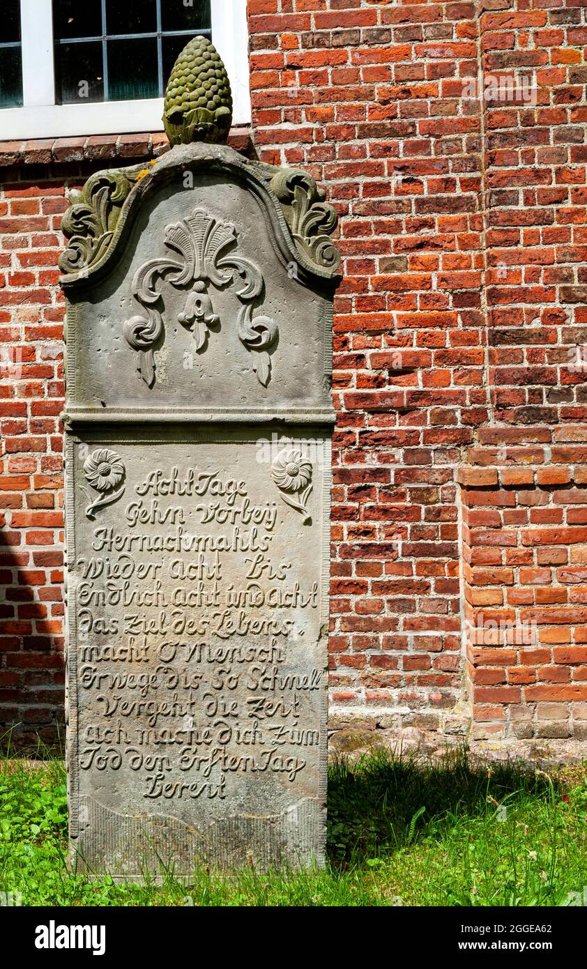 18th century grave gravestone hi-res stock photography and images - Alamy