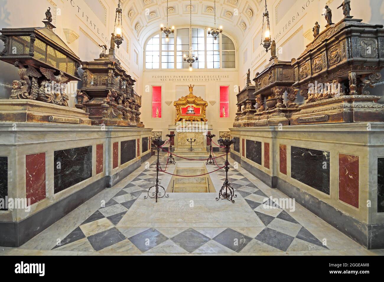 Chapel relics hi-res stock photography and images - Alamy