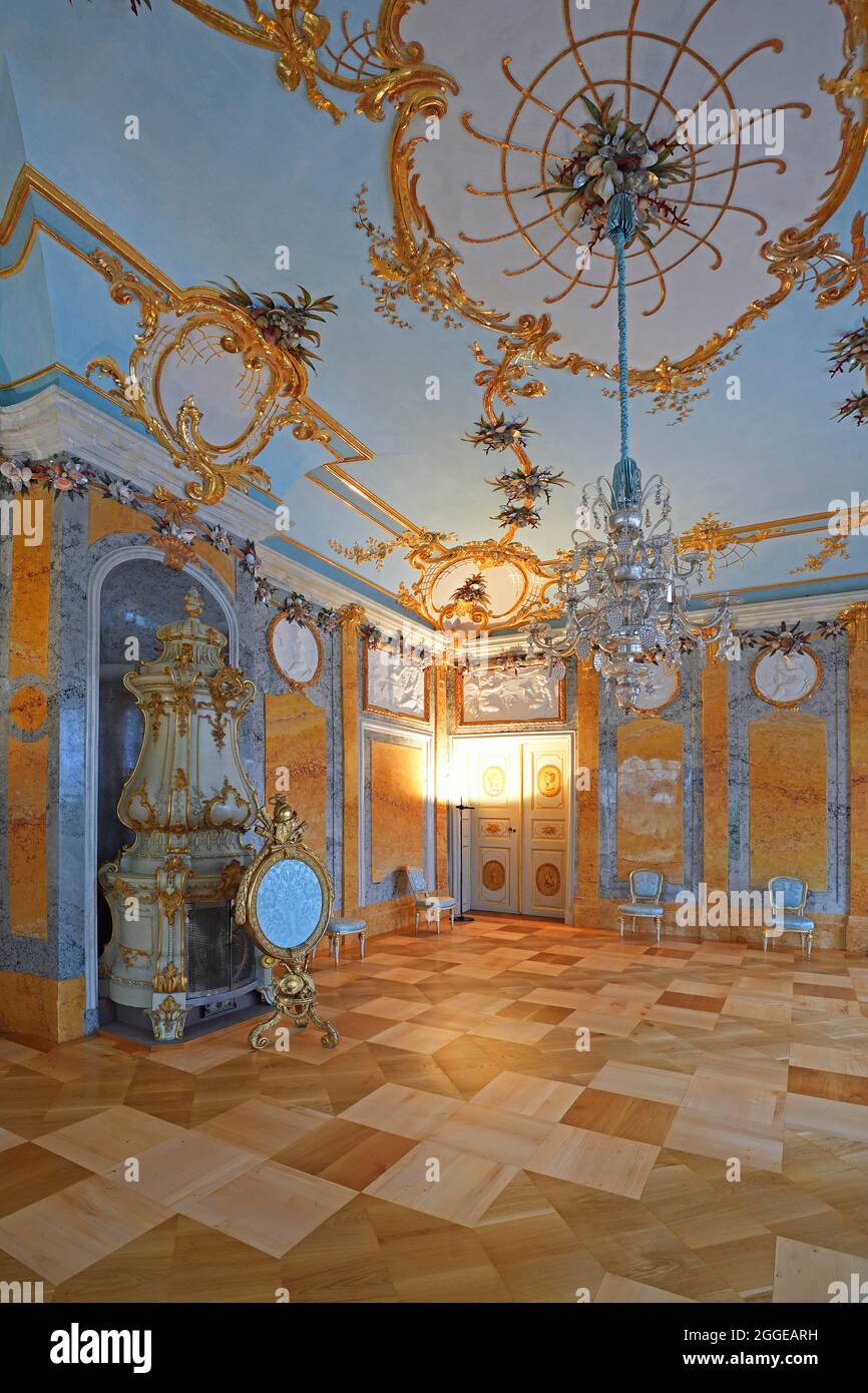 Rococo shell hi-res stock photography and images - Alamy