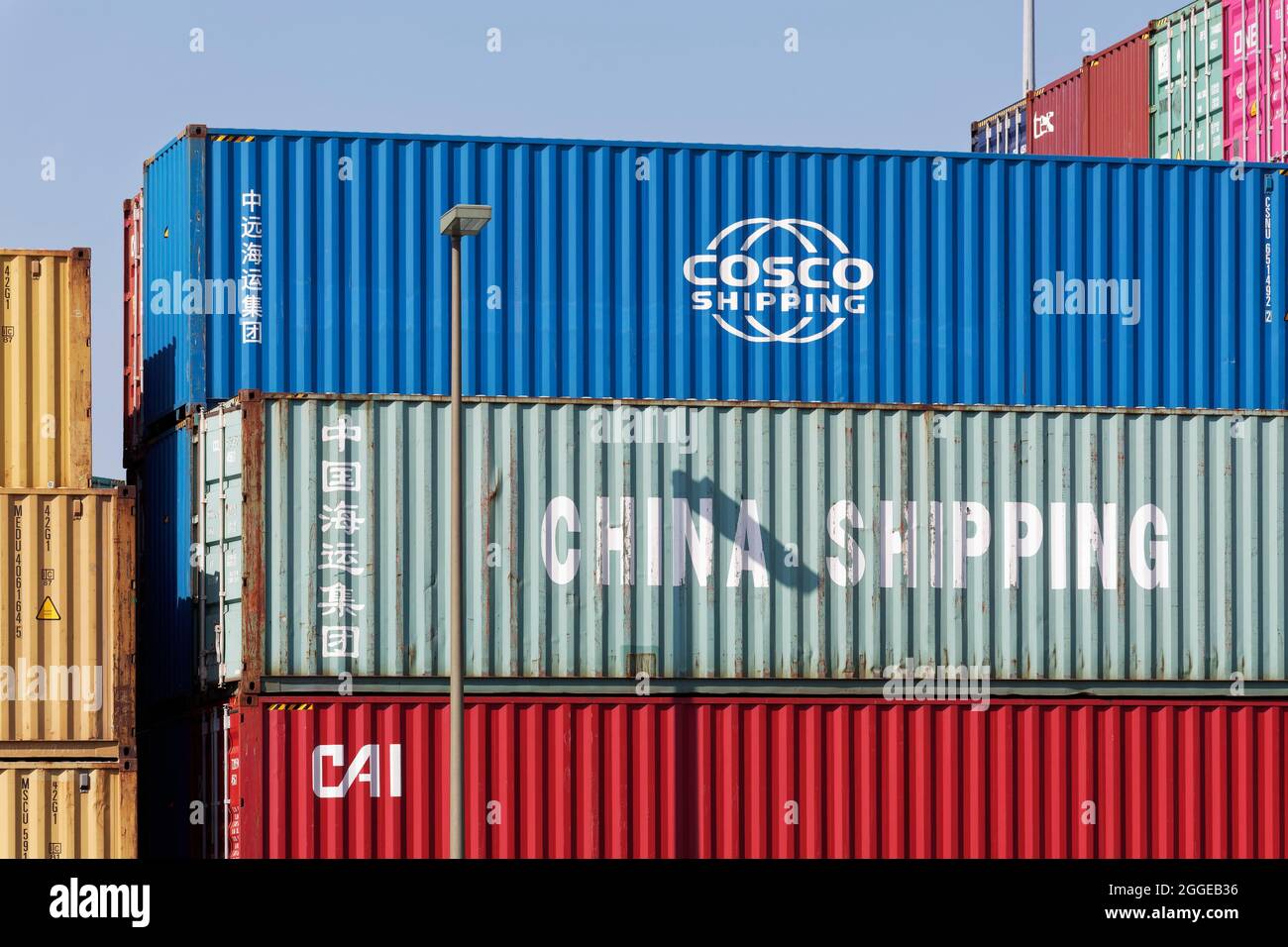 China shipping container terminal hi-res stock photography and images ...