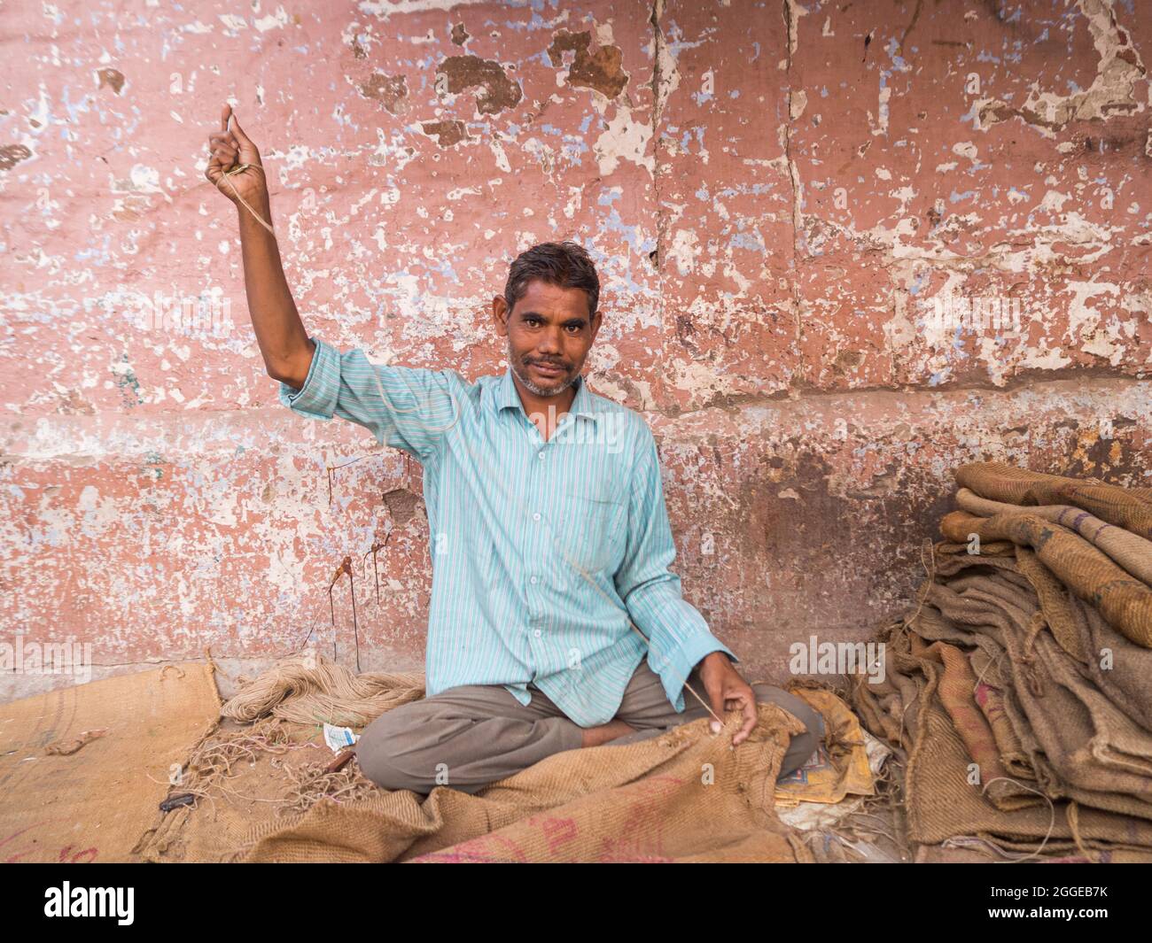 Worker sewing sacks, Jodhpur, Rajasthan, India Stock Photo - Alamy