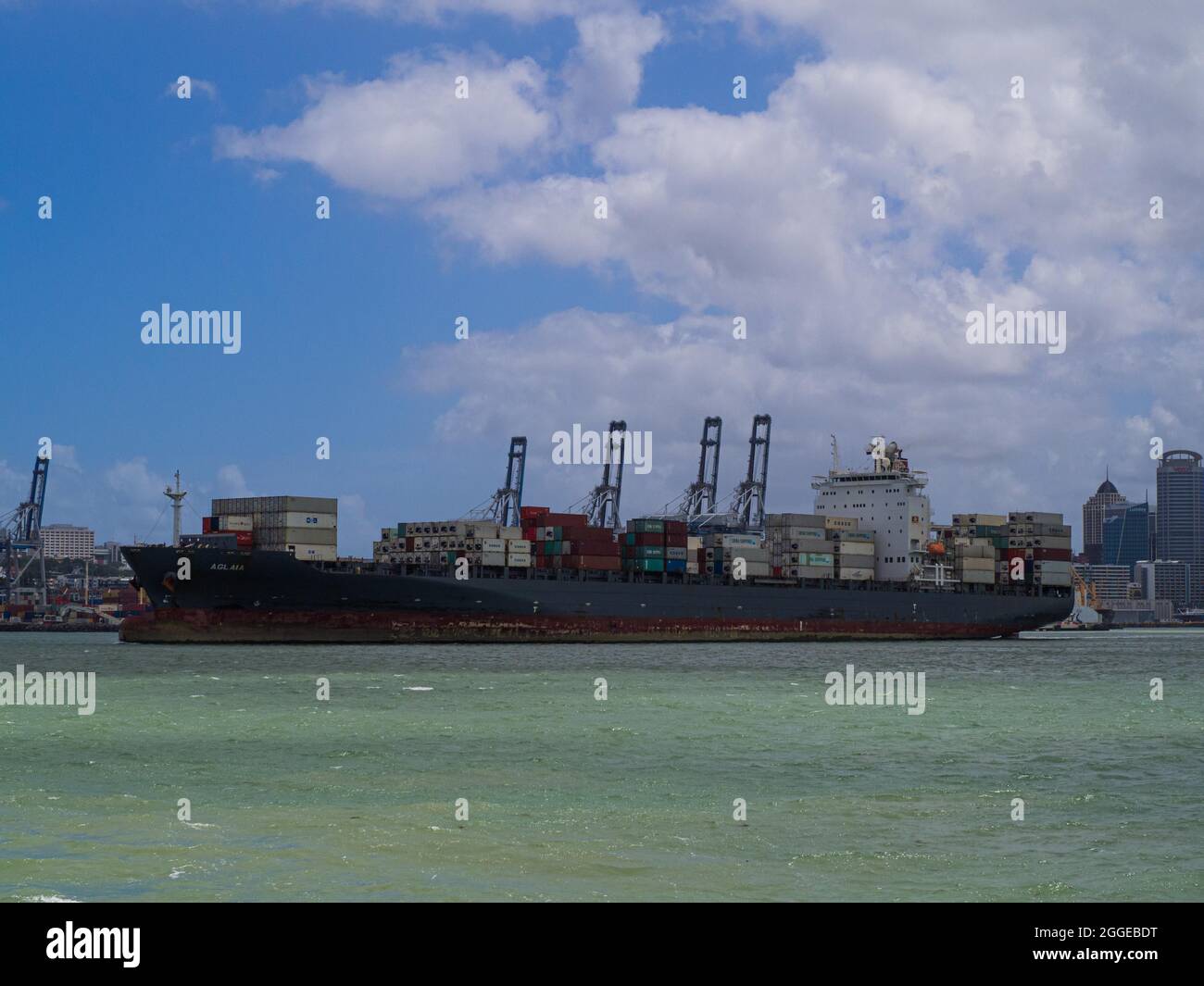 Container ship in front of the Auckland skyline, Auckland, New Zealand ...