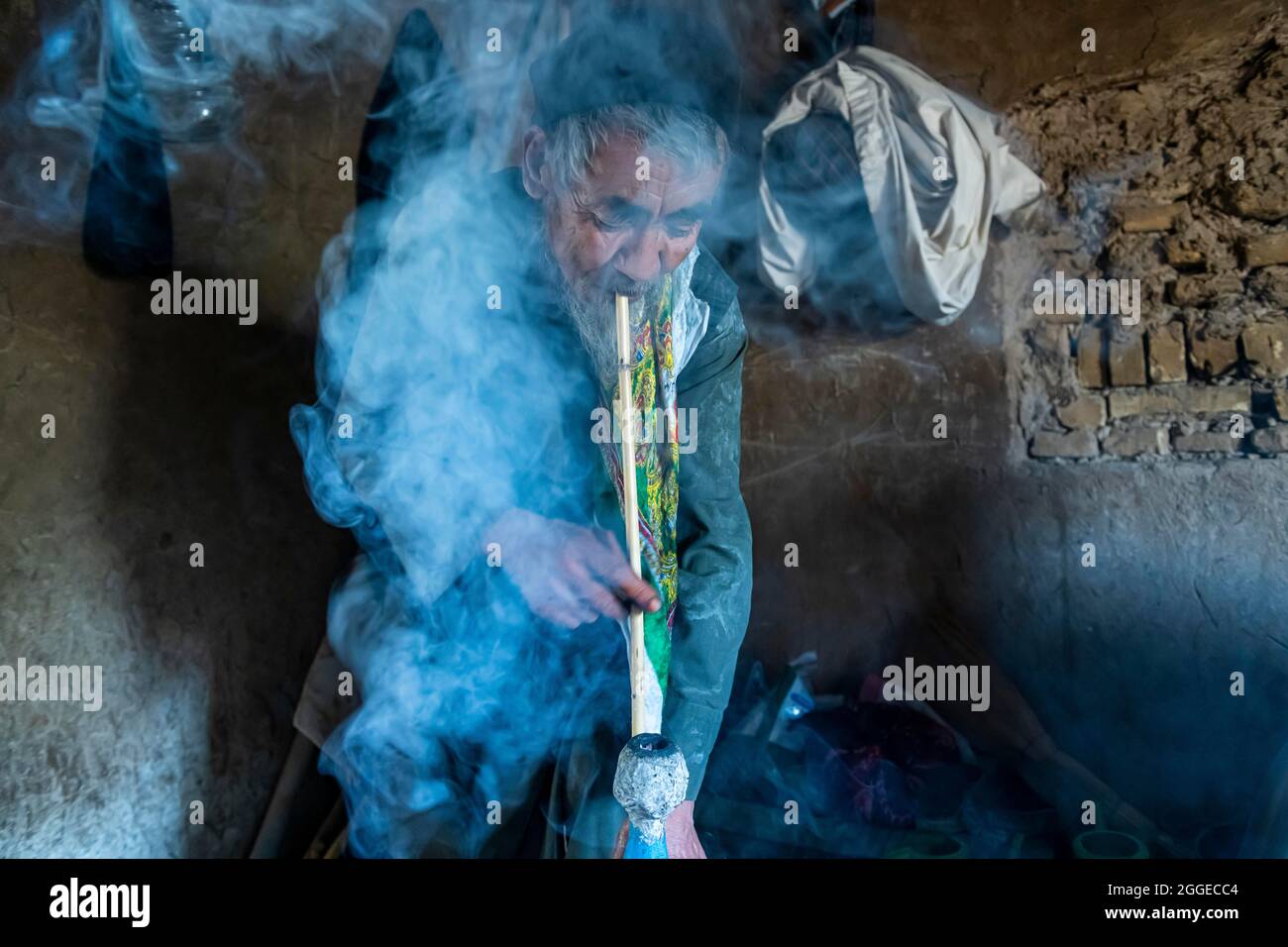 Sufi man smoking marihuana, Balkh, Afghanistan Stock Photo - Alamy