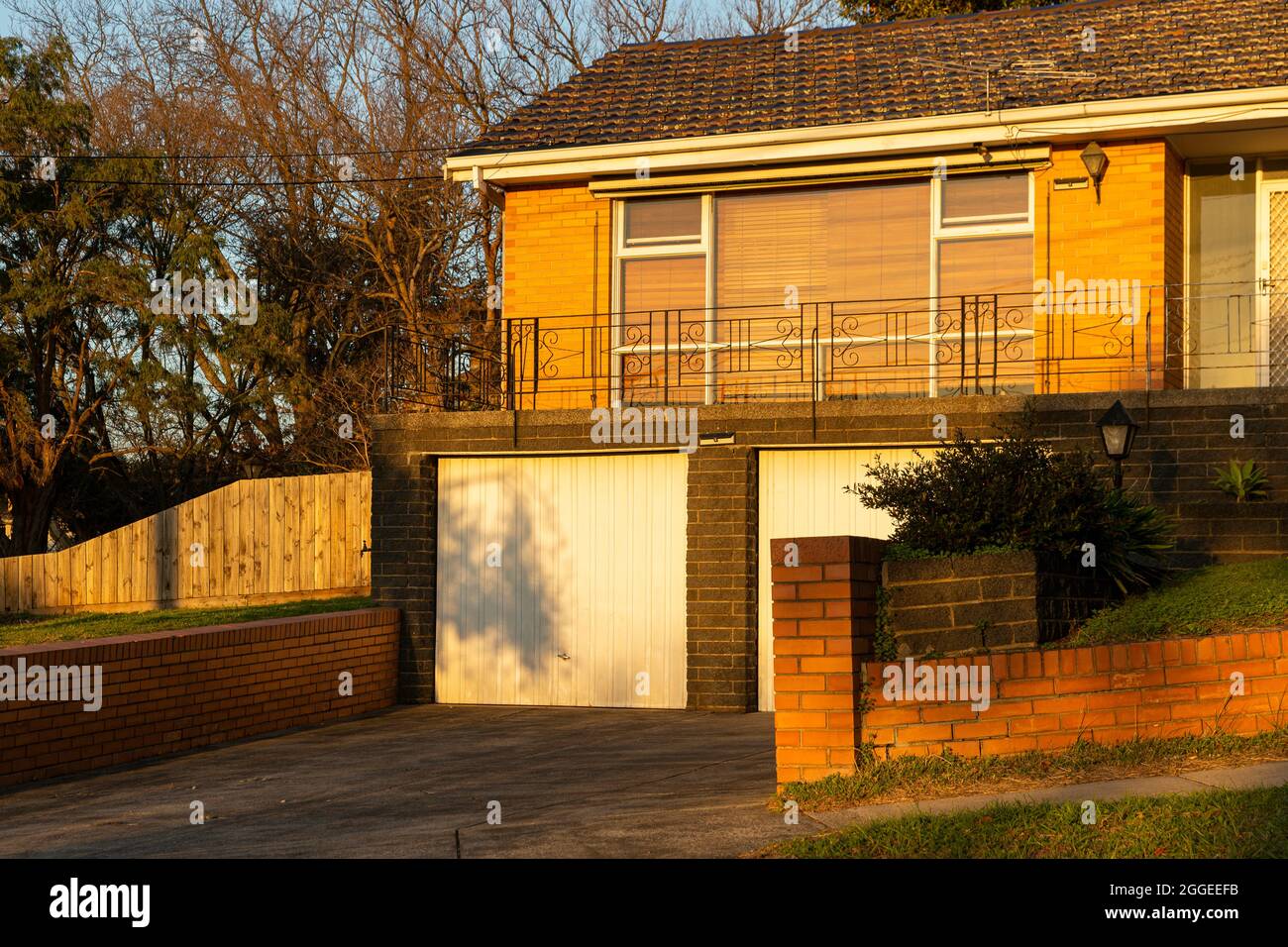 Terrace house with garage hi-res stock photography and images - Alamy