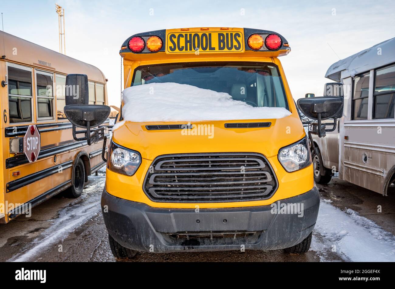 School bus driver windshield hi-res stock photography and images - Alamy