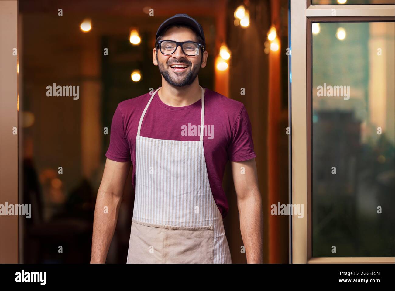 Room service waiter at door hi-res stock photography and images - Alamy