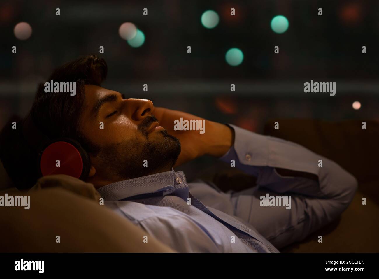 Professional listening hi-res stock photography and images - Alamy