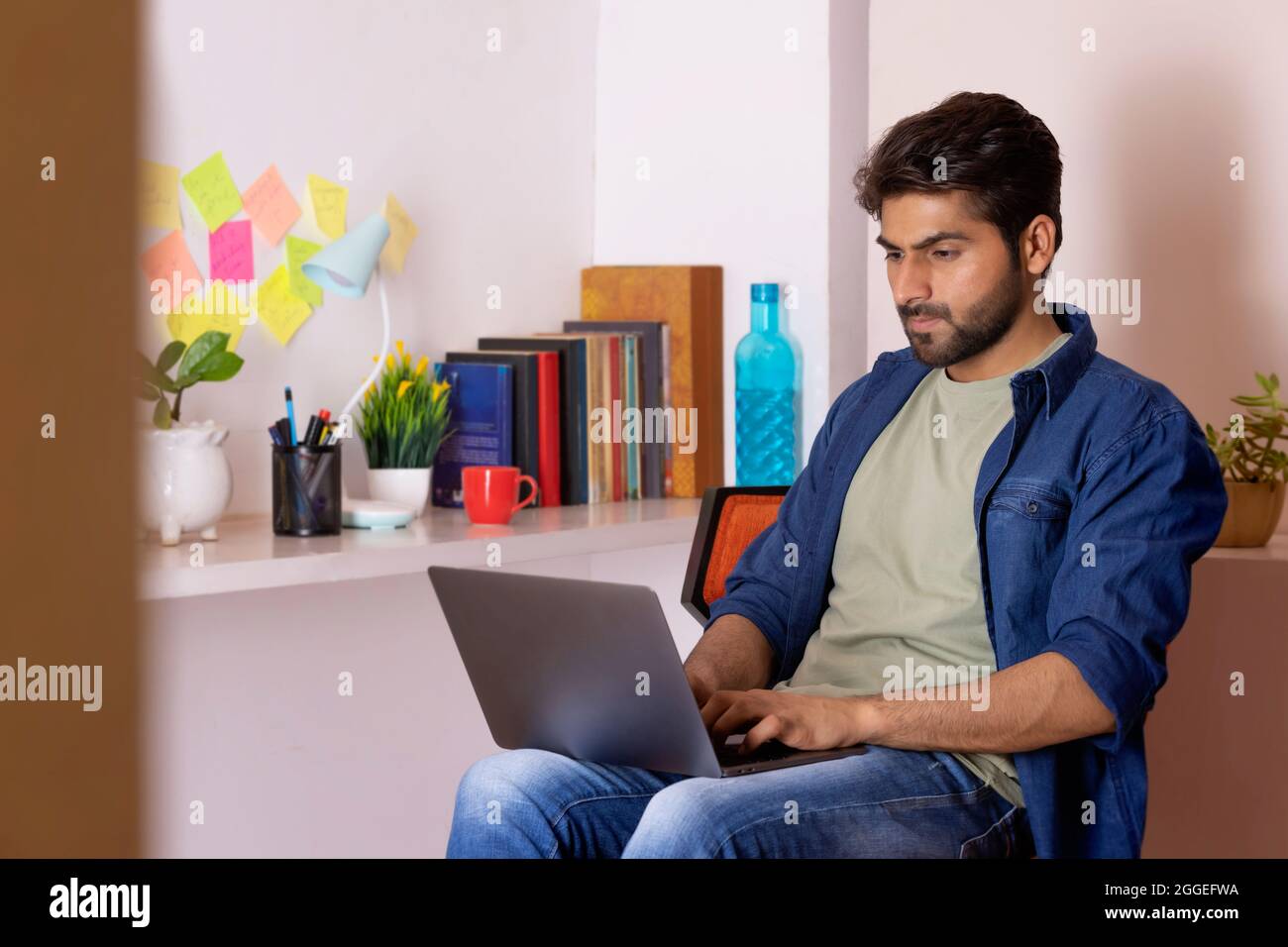 Busy office india hi-res stock photography and images - Alamy