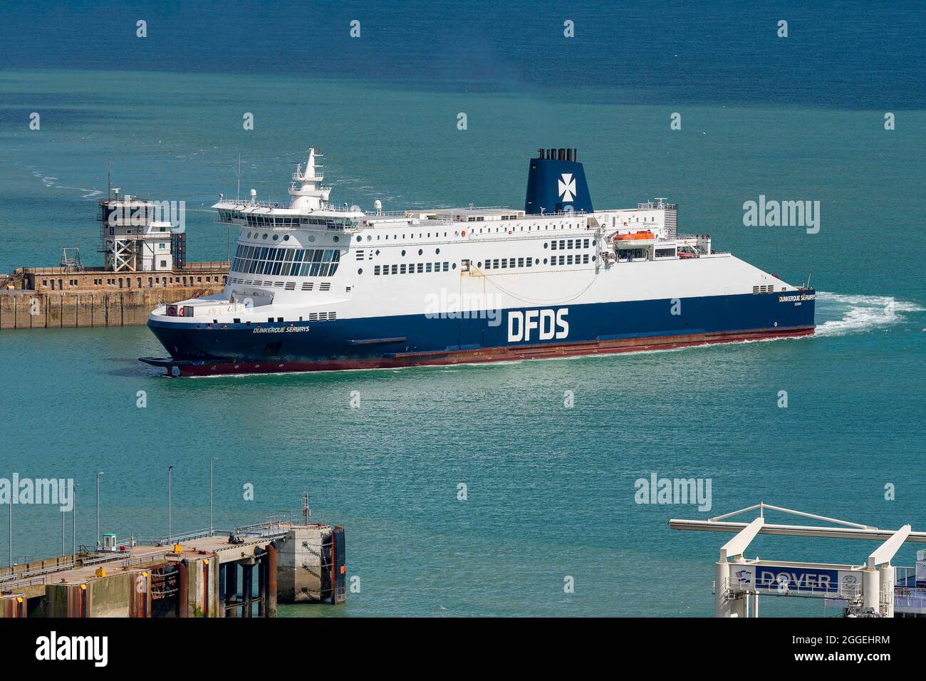 The DFDS cross-Channel ferry Dover Seaways arriving at the British port ...