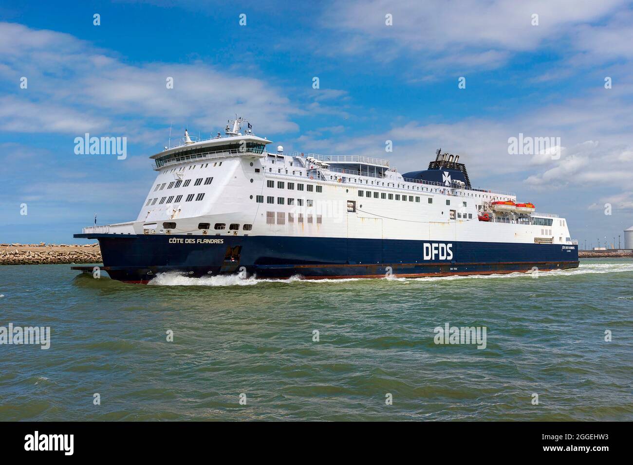 The DFDS cross-Channel ferry Cote des Flandres departing the port of ...