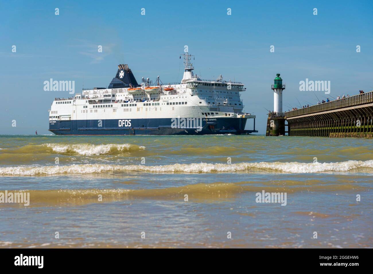 The DFDS cross-Channel ferry Calais Seaways passing the pier at the ...