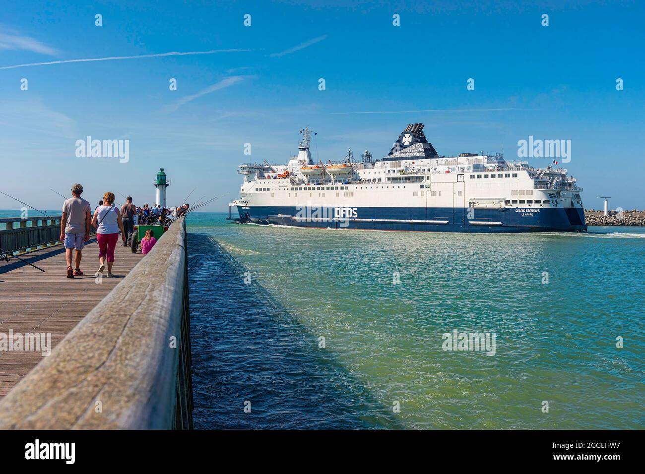 The DFDS cross-Channel ferry Calais Seaways passing the pier at the ...