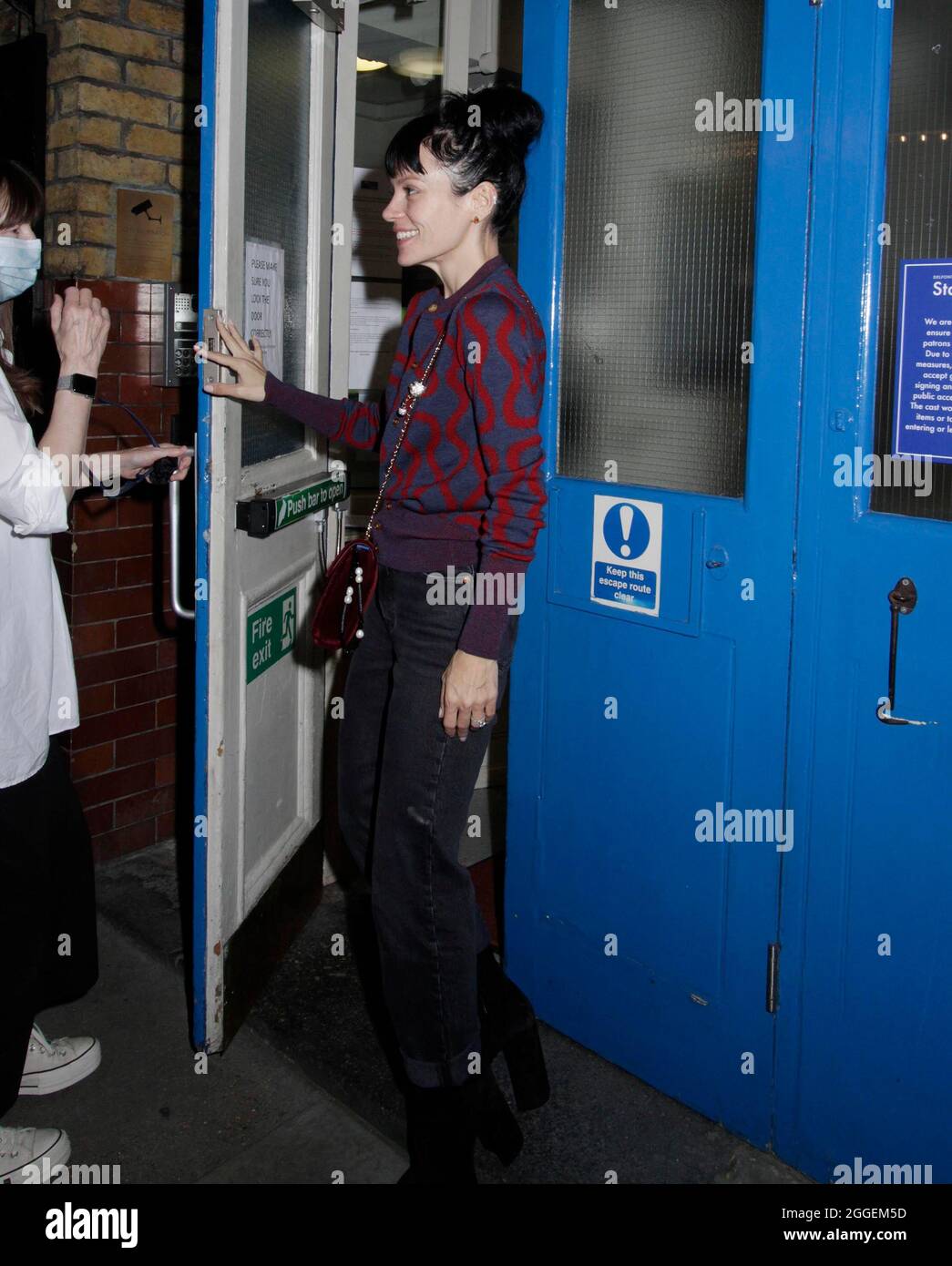 Lily Allen went out with two friends after her performance and she ...