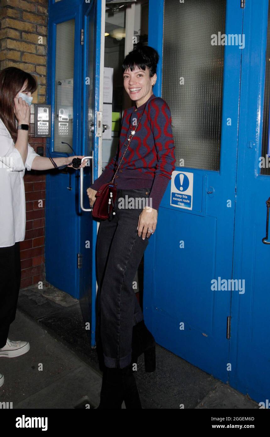 Lily Allen went out with two friends after her performance and she ...