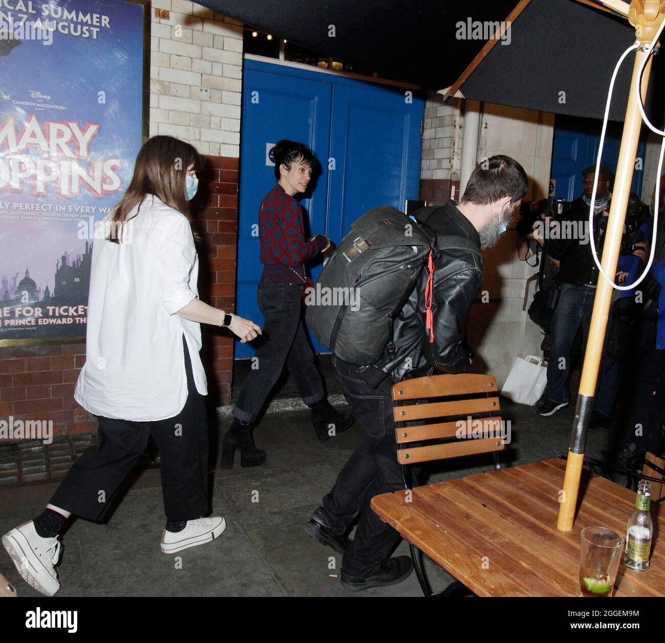 Lily Allen went out with two friends after her performance and she ...