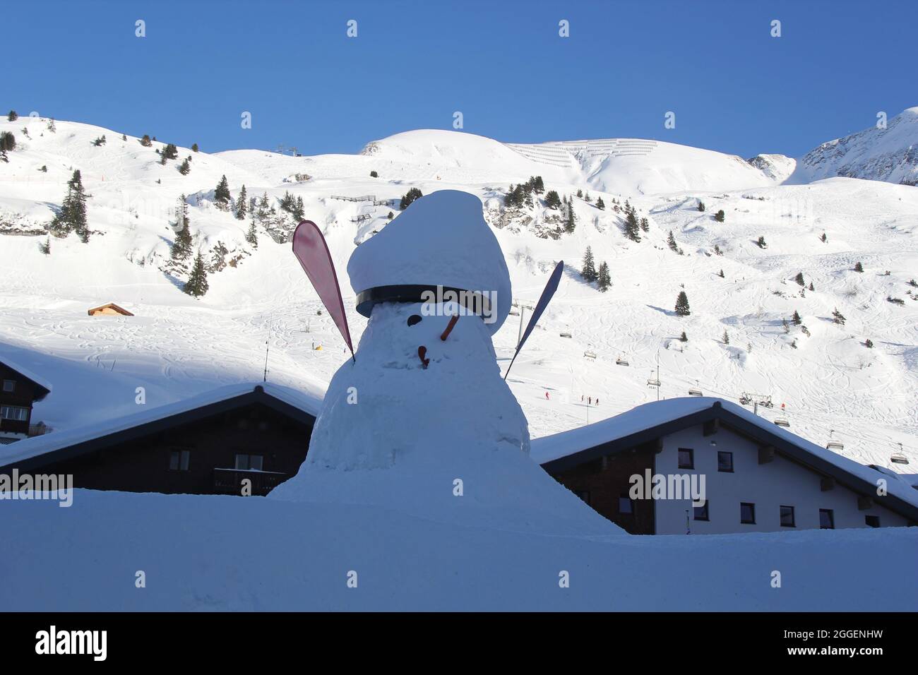 Huge snowman hi-res stock photography and images - Alamy
