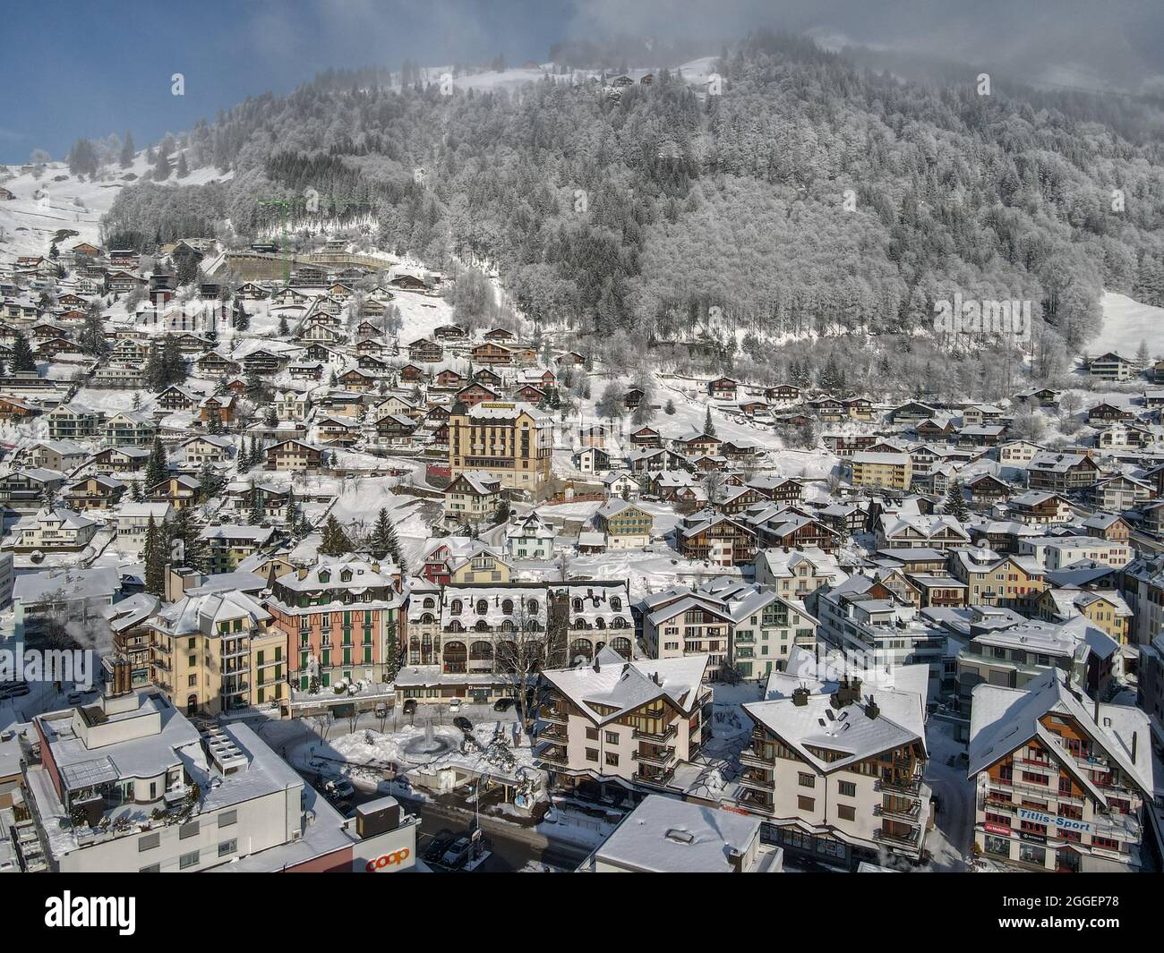 Winter landscape view at the village of Engelberg on the Swiss alps ...