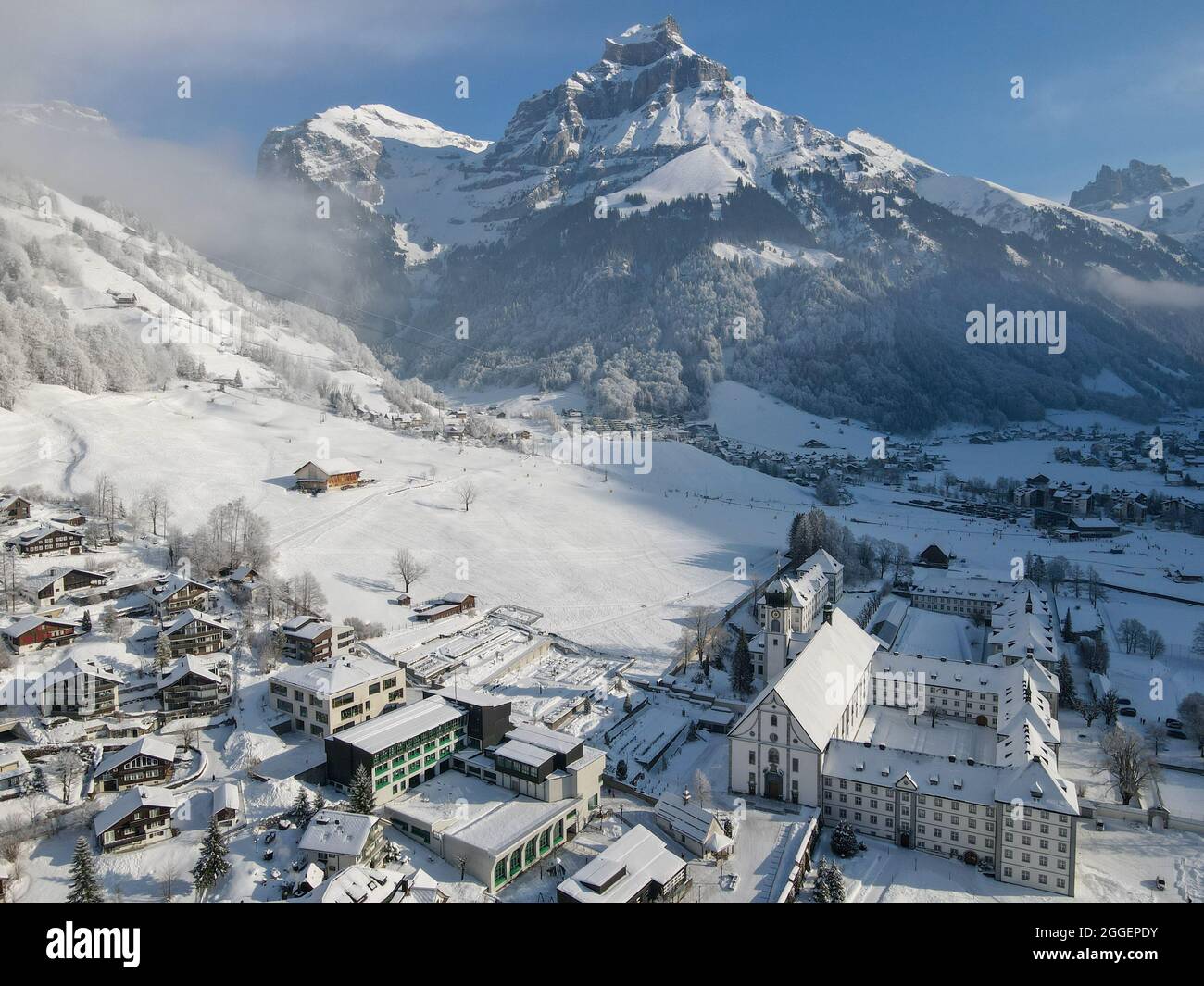Winter landscape view at the village of Engelberg on the Swiss alps ...