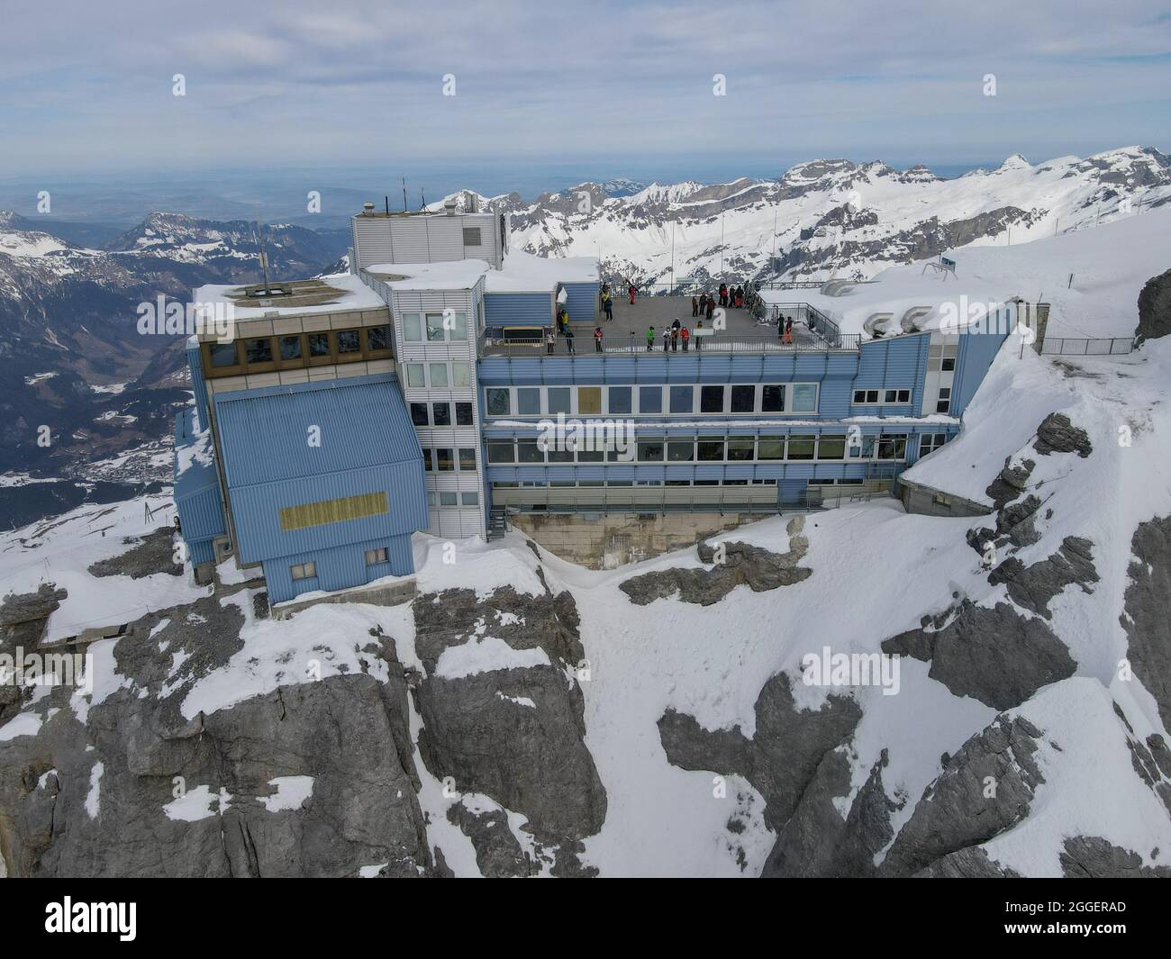 Winter landscape view at the cable car station of mount Titlis over ...
