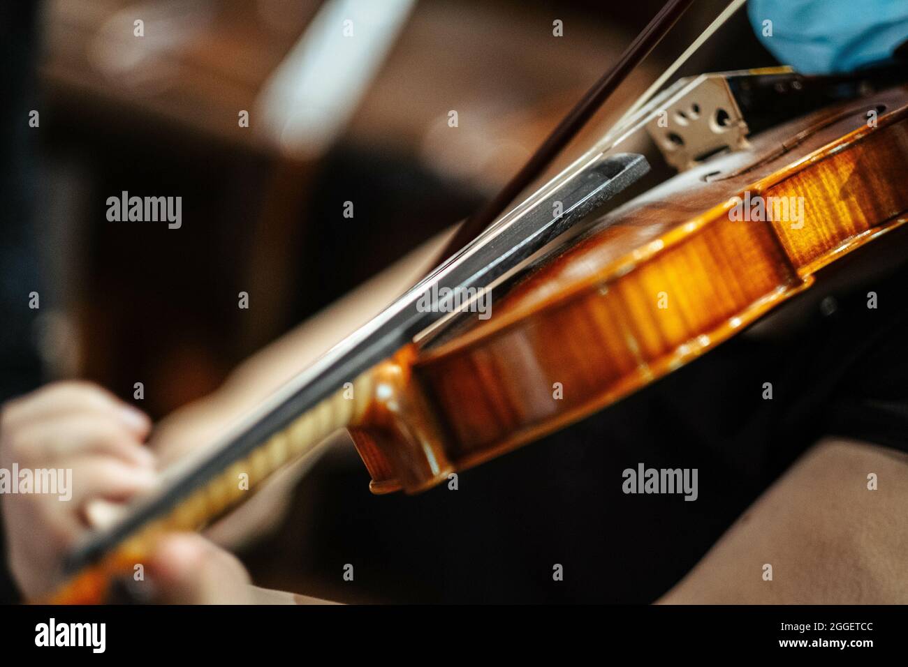 Closeup of a violinist playing violin, focus on the violin Stock Photo ...