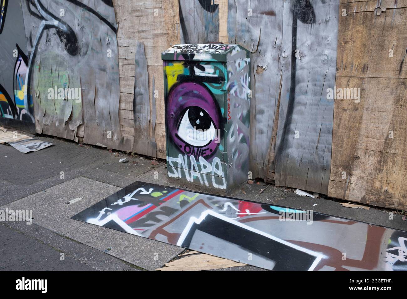 Graffiti eye hi-res stock photography and images - Alamy