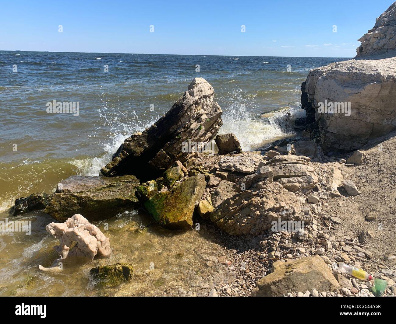 sea rock is breaking powerful wave on rocks Stock Photo - Alamy