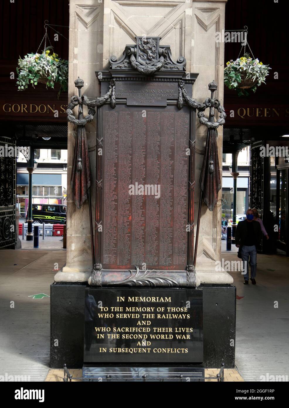 Railway staff war memorial, Glasgow Central Station,Glasgow city centre ...