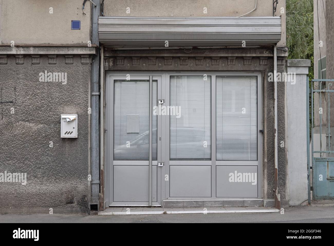 Silver windows hi-res stock photography and images - Alamy