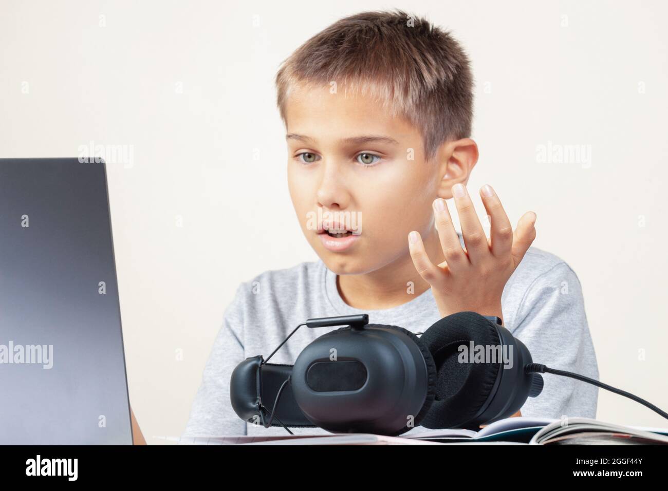 Shocked communications hi-res stock photography and images - Alamy