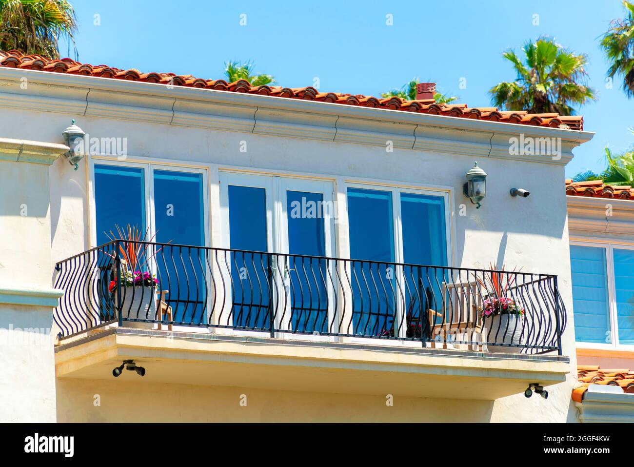 Scenic view of a modern designed house under a clear blue sky Stock ...