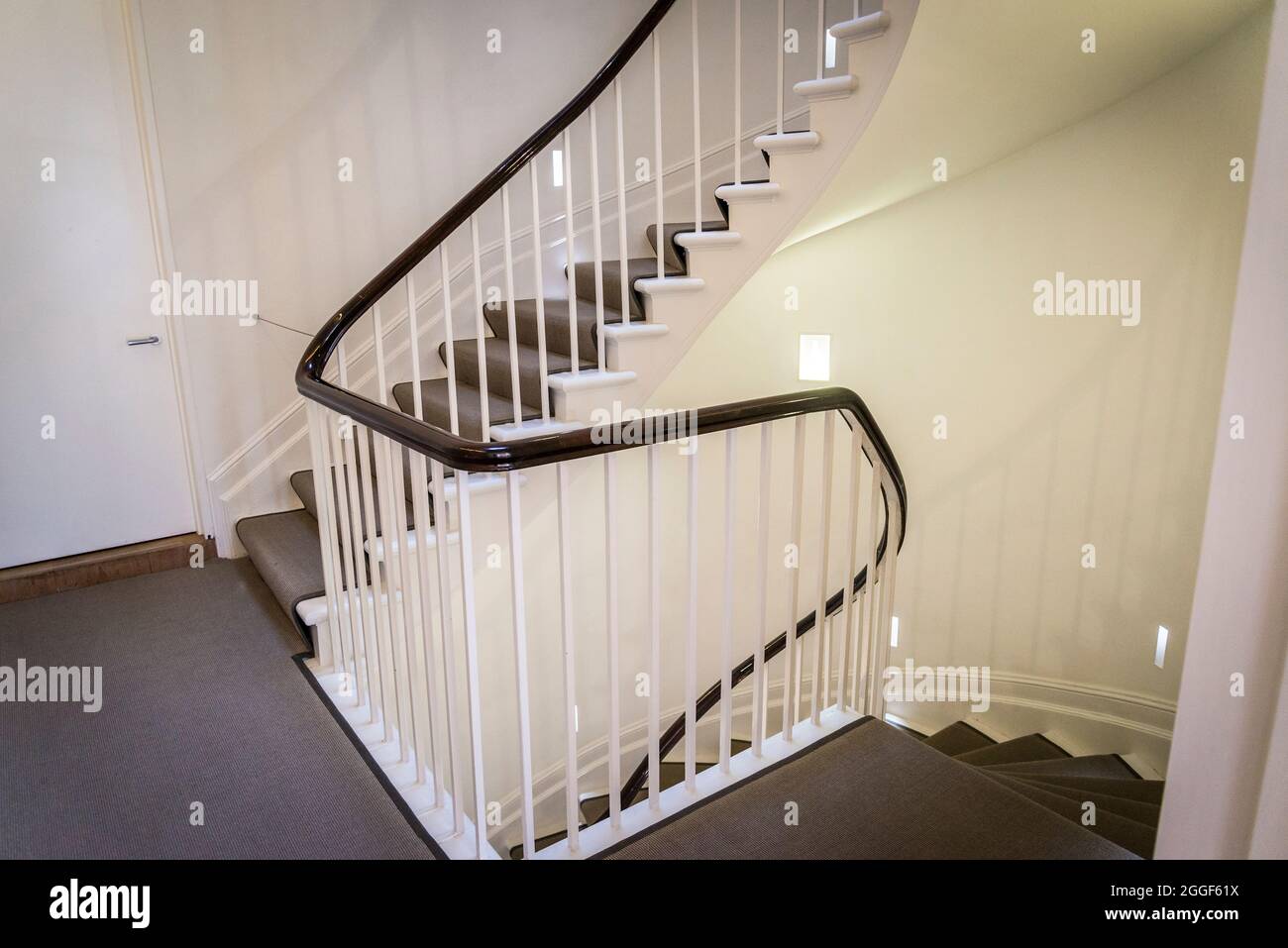 English old style staircase hi-res stock photography and images - Alamy