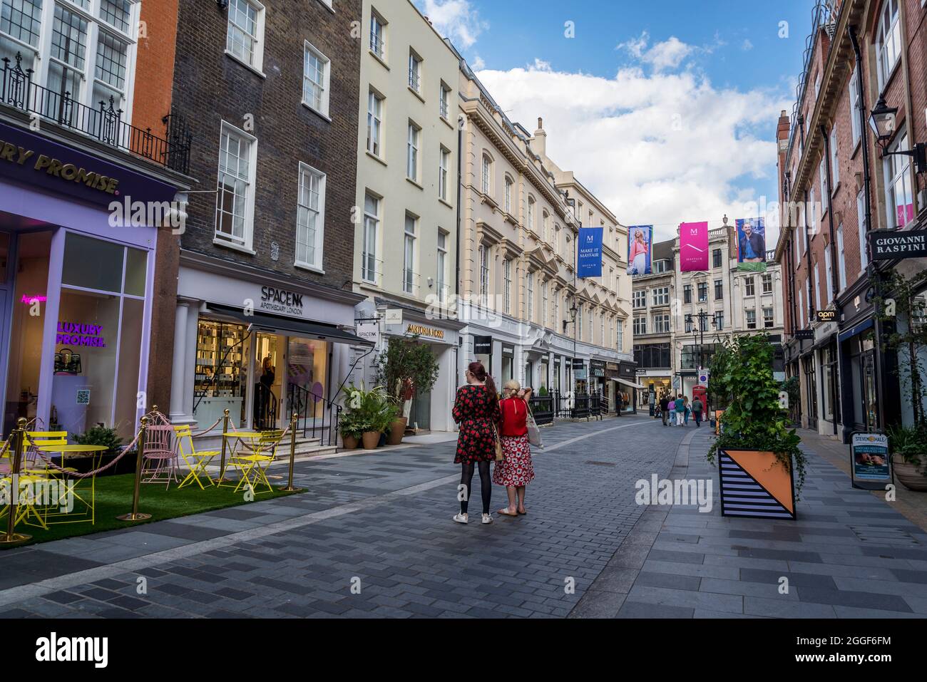 Typical uk stores hi-res stock photography and images - Alamy