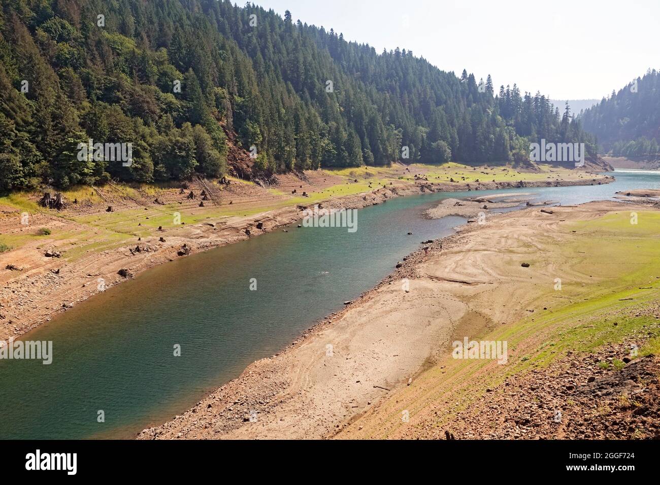 Green Peter Reservoir in the Cascade Mountains of central Oregon, down ...